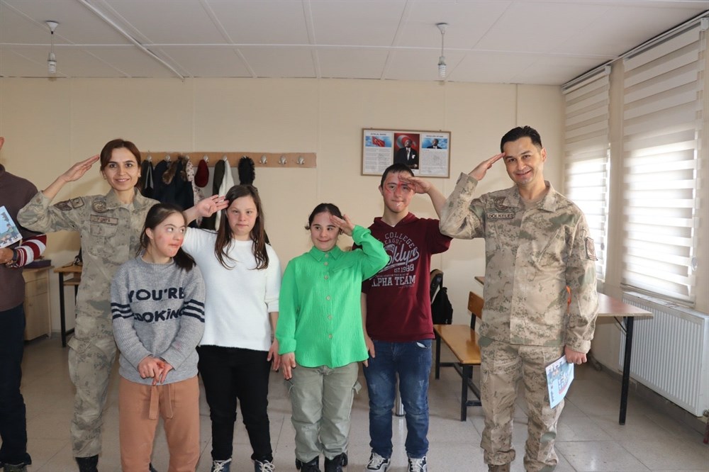 Hakkari İl Jandarma Komutanlığı - Engelliler Günü Etkinliği Hakkari İl Jandarma Komutanlığı - Engelliler Günü Etkinliği